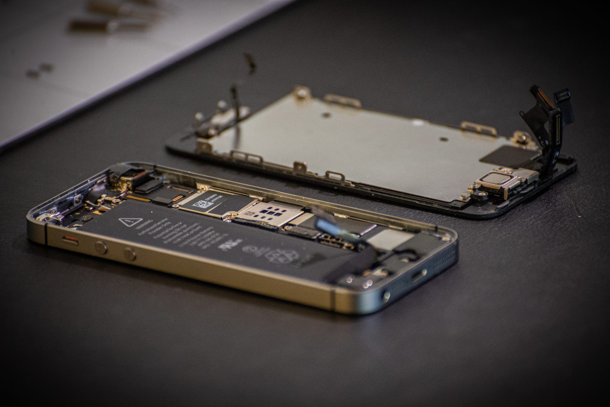 Smartphones: Planned obsolescence, Right to Repair and Fairphone's ...